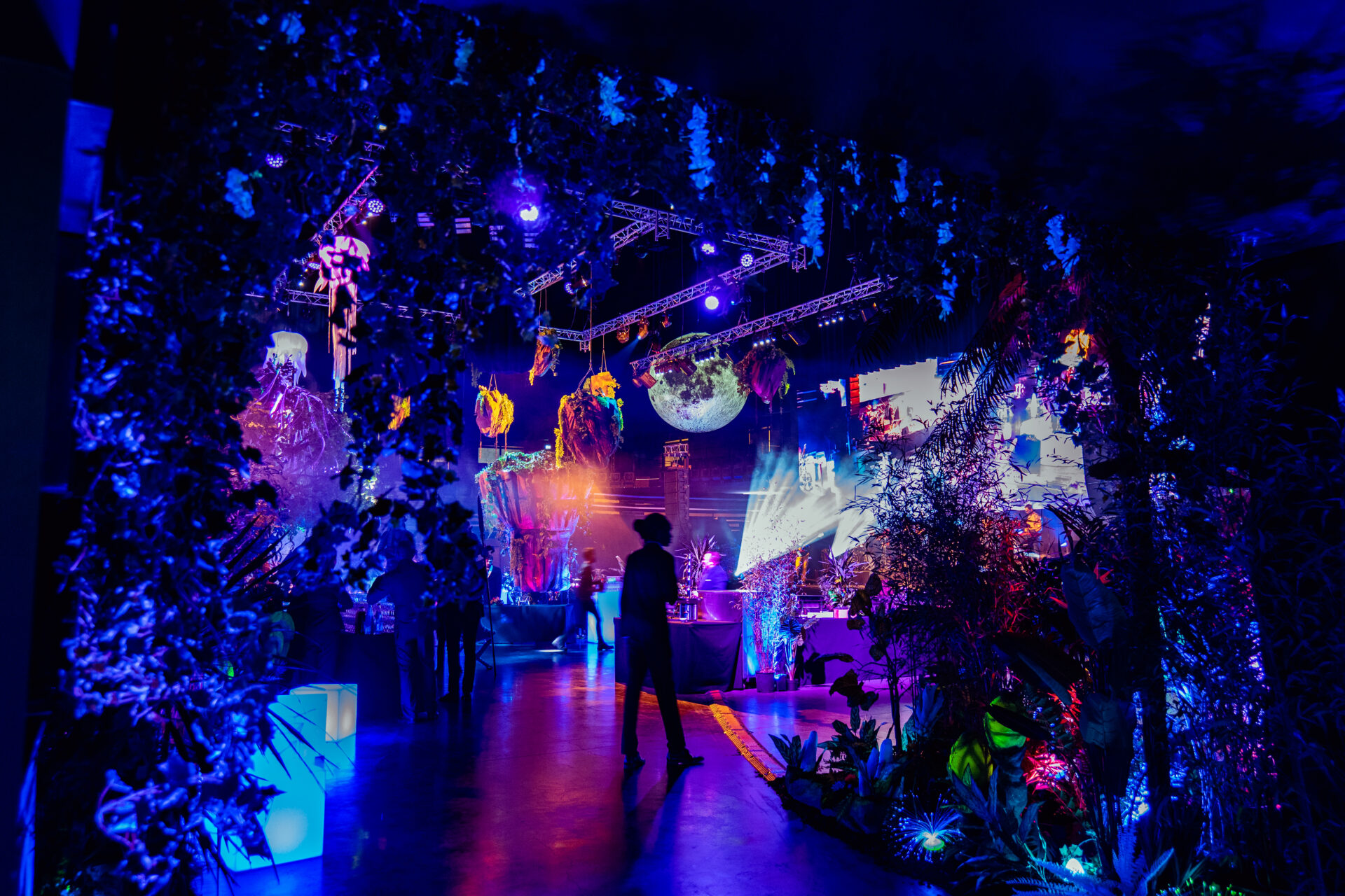 Quelle est la différence entre la mise en scène et la scénographie ...